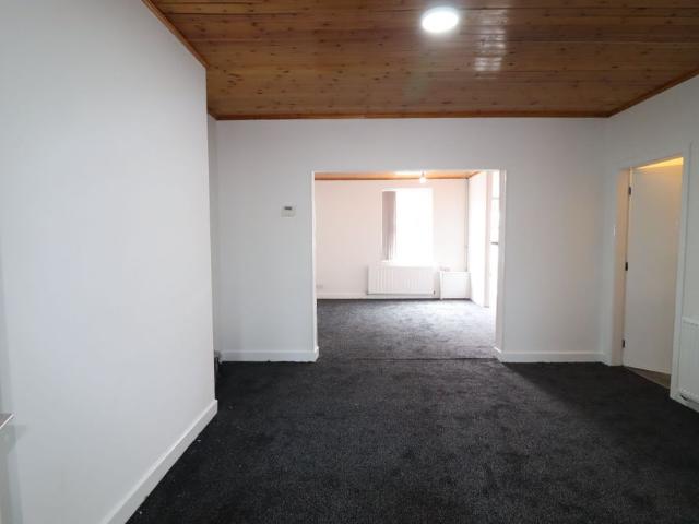 3 Bedroom End Terraced House To Rent