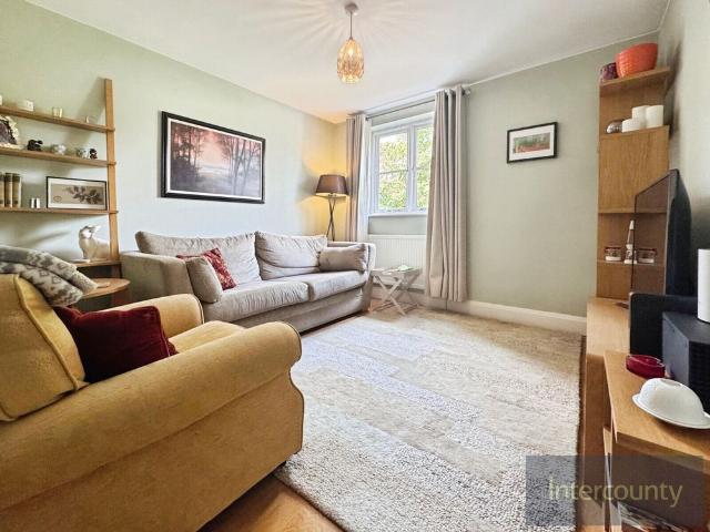 3 Bedroom End Terraced House To Rent