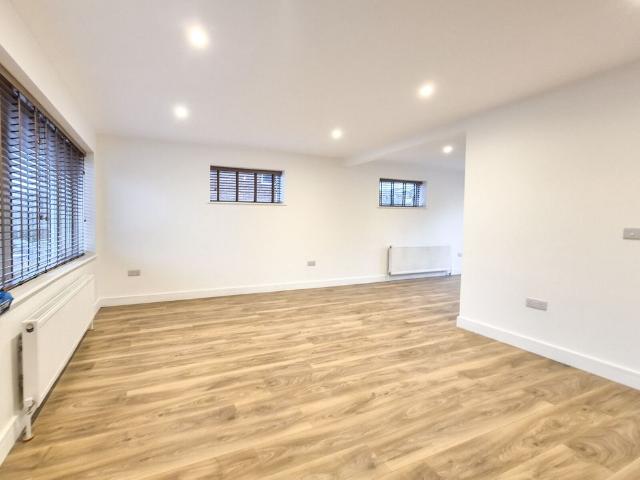 3 Bedroom End Terraced House To Rent