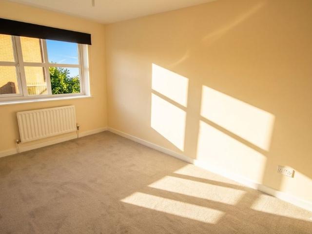 3 Bedroom End Terraced House To Rent