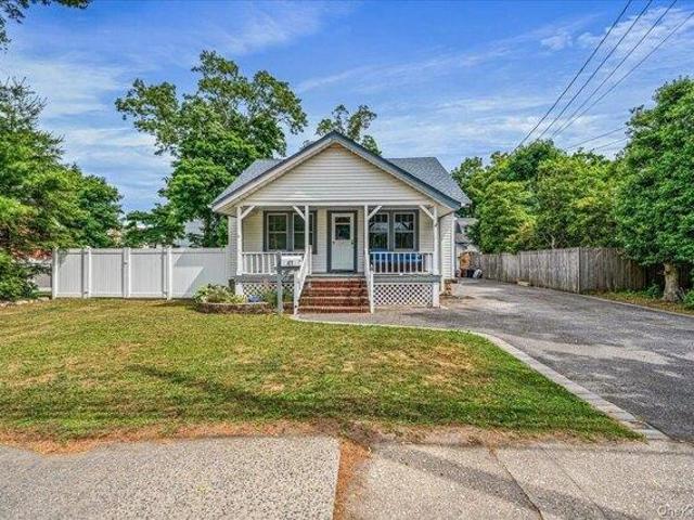 3 bedroom, East Islip NY 11730 104921931
