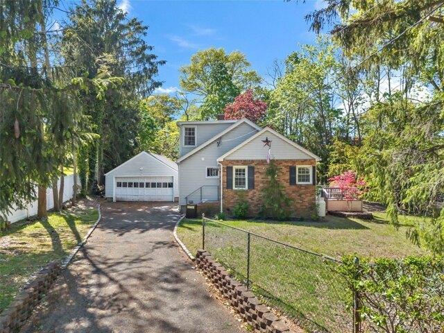 3 bedroom, East Northport NY 11731 103605840