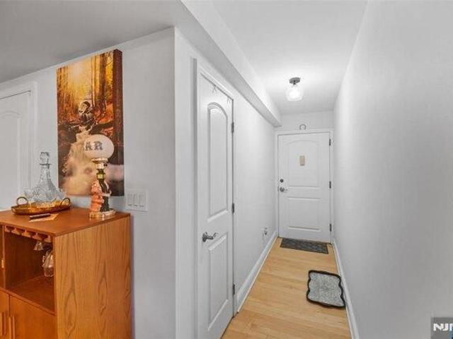 3 bedroom, East Orange NJ 07018 104946916