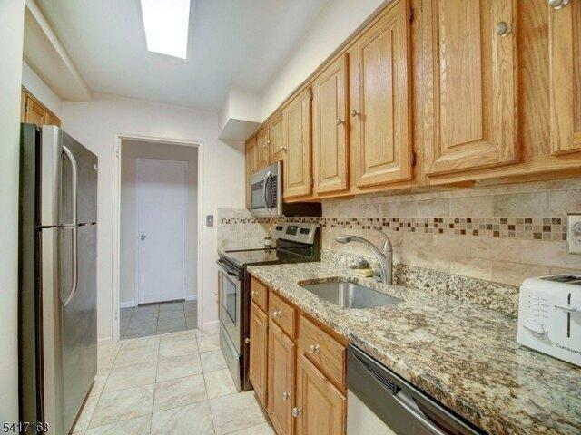 3 bedroom, East Orange NJ 07018 103600876