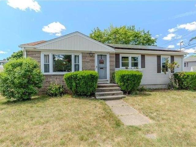 3 bedroom, East Providence RI 02914 104605179