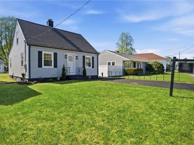 3 bedroom, East Providence RI 02915 102594938