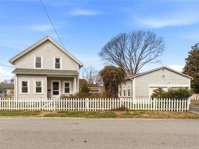 3 bedroom, East Providence RI 02915 102632880
