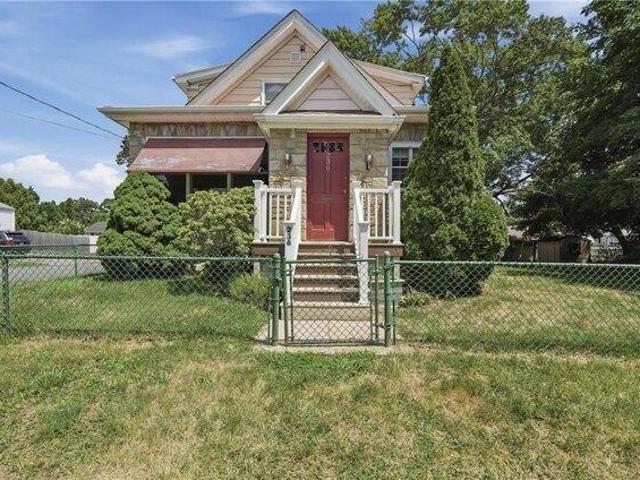 3 bedroom, East Providence RI 02915 104568489