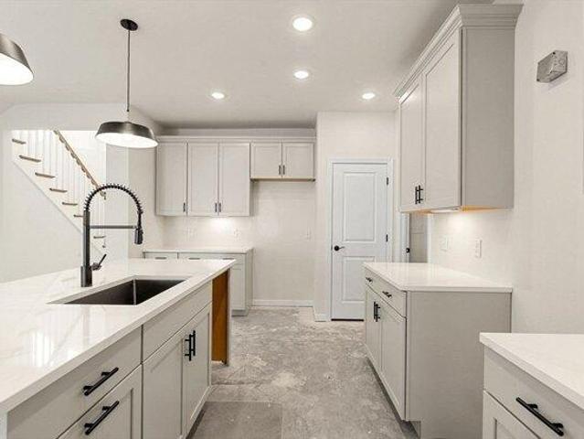 3 bedroom, East Providence RI 02916 102343033