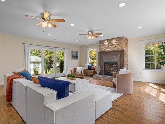 3 bedroom, Easton MA 02356 105082403