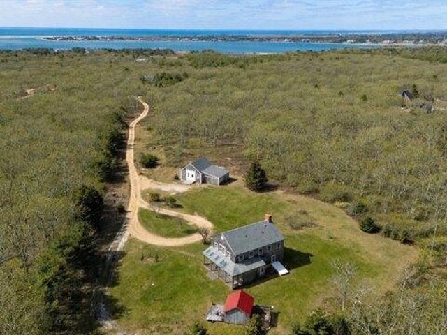 3 bedroom, Edgartown MA 02539 103102200