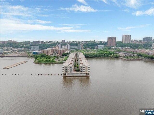 3 bedroom, Edgewater NJ 07020 102479734