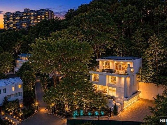 3 bedroom, Edgewater NJ 07020 103666986