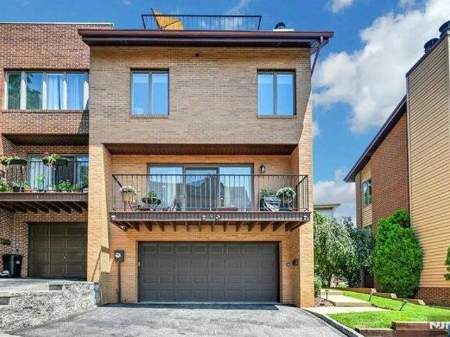 3 bedroom, Edgewater NJ 07020 104113393