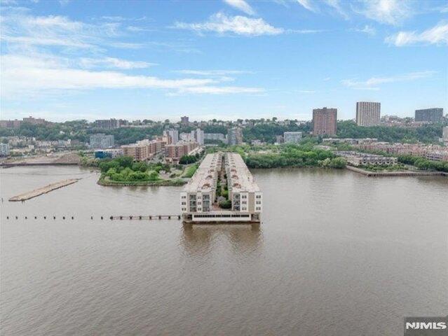 3 bedroom, Edgewater NJ 07020 104571027