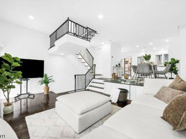3 bedroom, Edgewater NJ 07020 104606358
