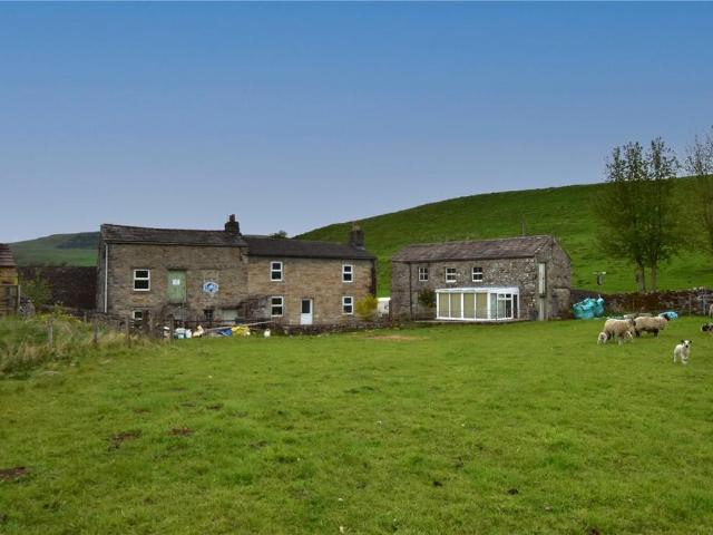 3 bedroom equestrian facility for sale