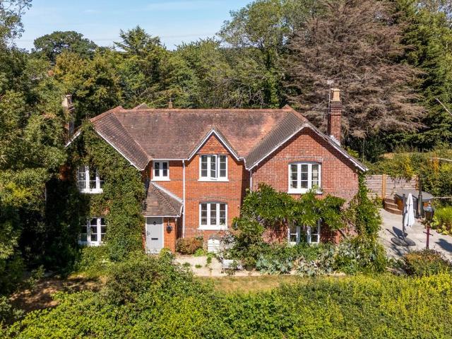 3 bedroom equestrian facility for sale