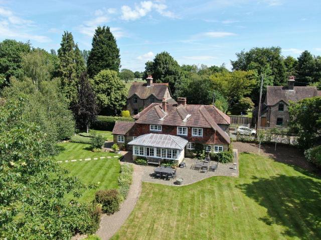 3 bedroom equestrian facility for sale