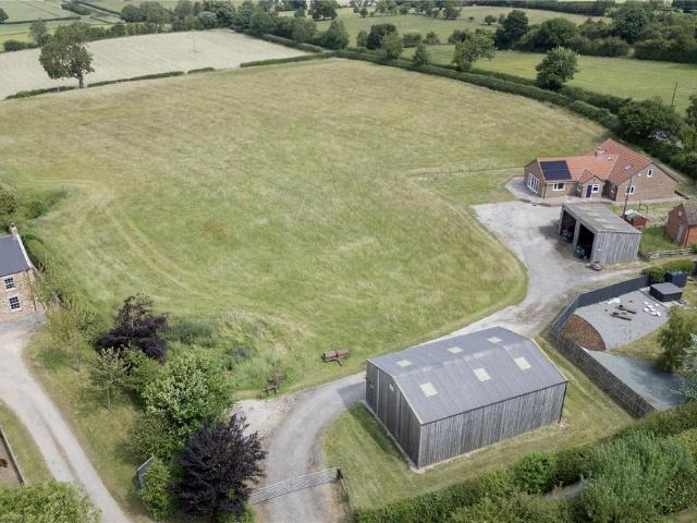 3 bedroom equestrian facility for sale