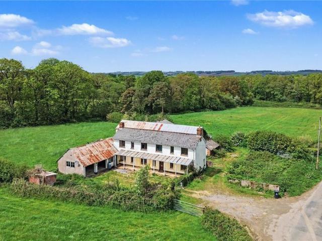 3 bedroom equestrian facility for sale