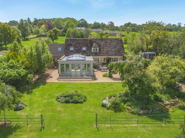 3 bedroom equestrian facility for sale