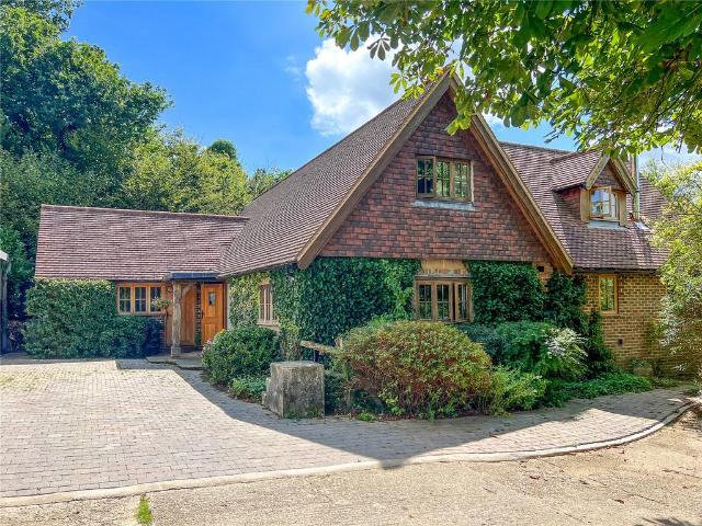 3 bedroom equestrian facility for sale