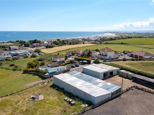 3 bedroom equestrian facility for sale