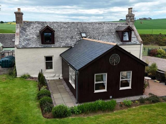 3 bedroom equestrian facility for sale