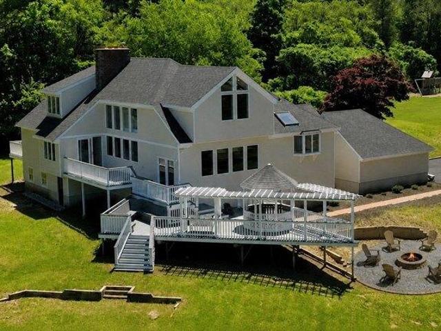 3 bedroom, Essex MA 01929 104652259