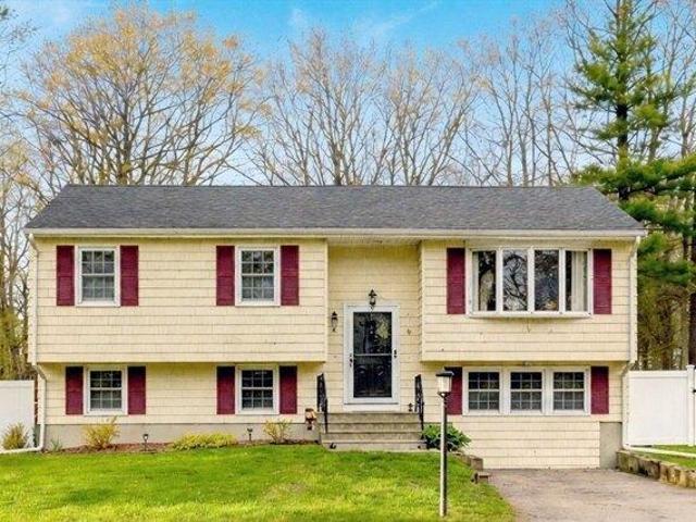 3 bedroom, Foxboro MA 02035 LS102860351