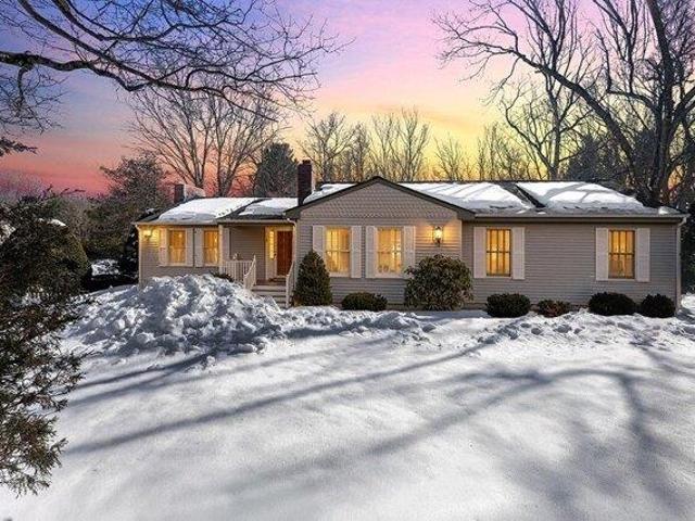 3 bedroom, Foxboro MA 02035 LS102961832