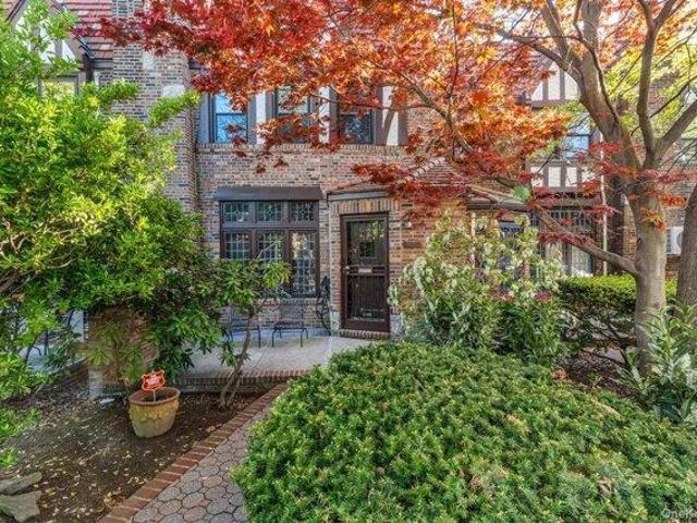 3 bedroom, Forest Hills NY 11375 103620639