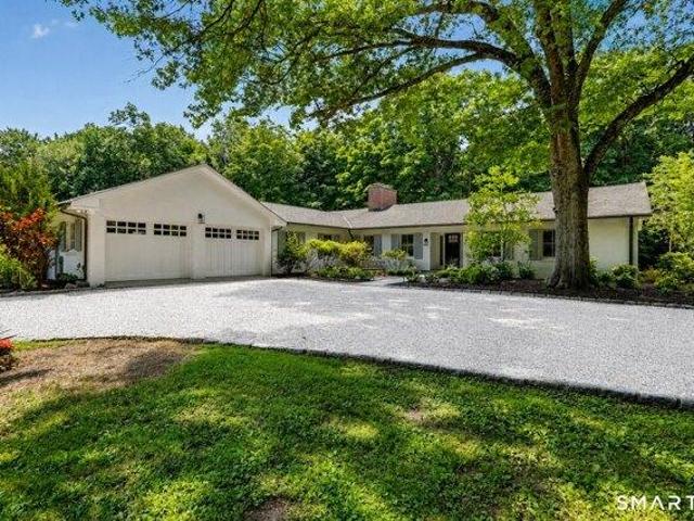 3 bedroom, Fairfield CT 06824 105123205