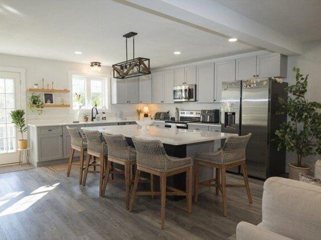 3 bedroom, Fairhaven MA 02719 LS102777576