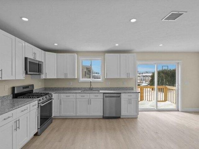 3 bedroom, Fall River MA 02723 105095725