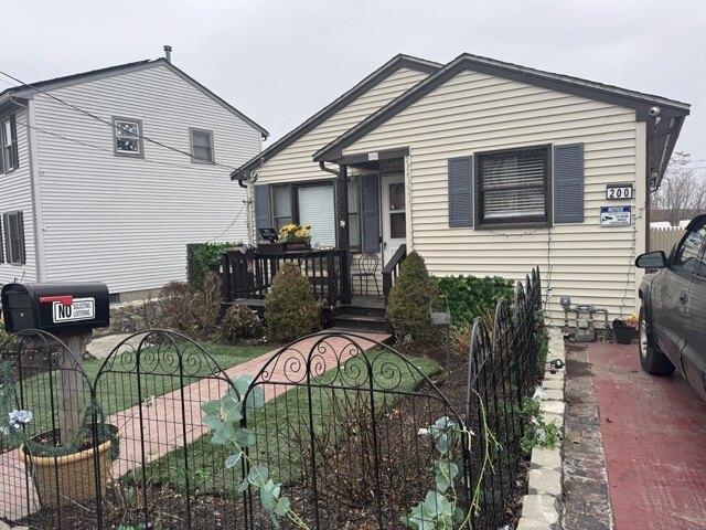 3 bedroom, Fall River MA 02720 104833106