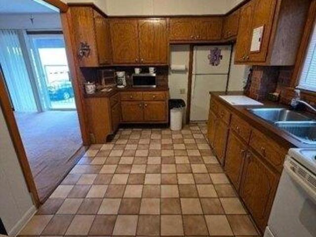 3 bedroom, Fall River MA 02721 101895754