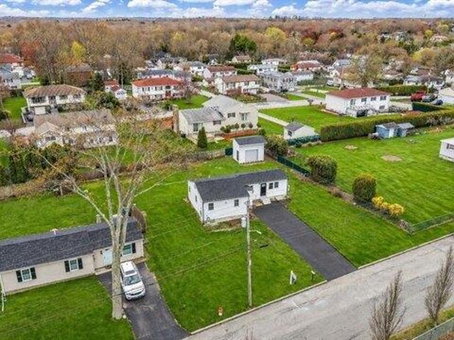 3 bedroom, Fall River MA 02721 101896004