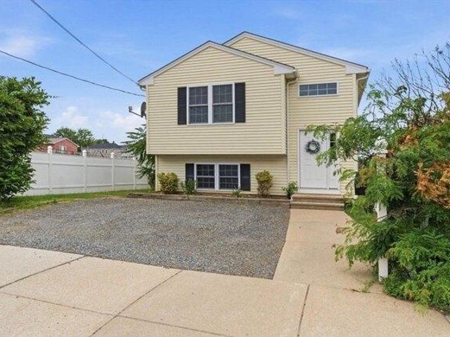 3 bedroom, Fall River MA 02721 104479859