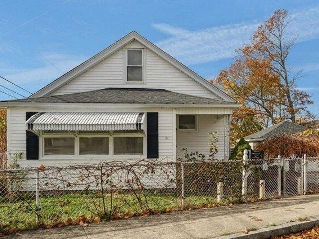 3 bedroom, Fall River MA 02721 104605614