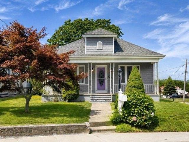 3 bedroom, Fall River MA 02721 105173525