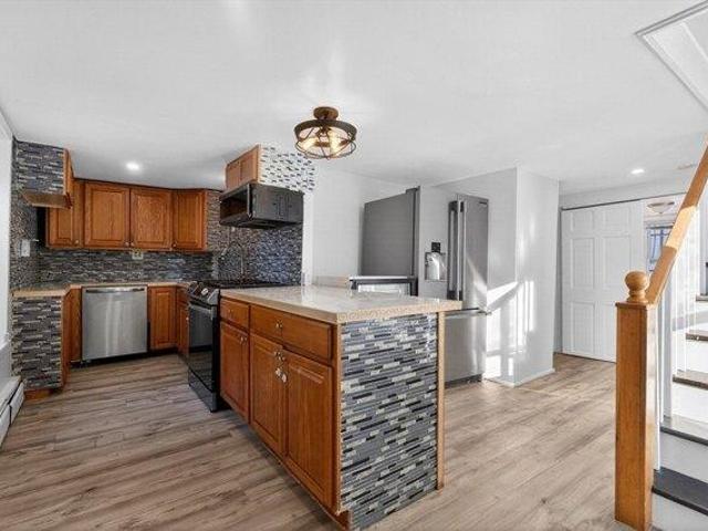 3 bedroom, Fall River MA 02724 LS102779799