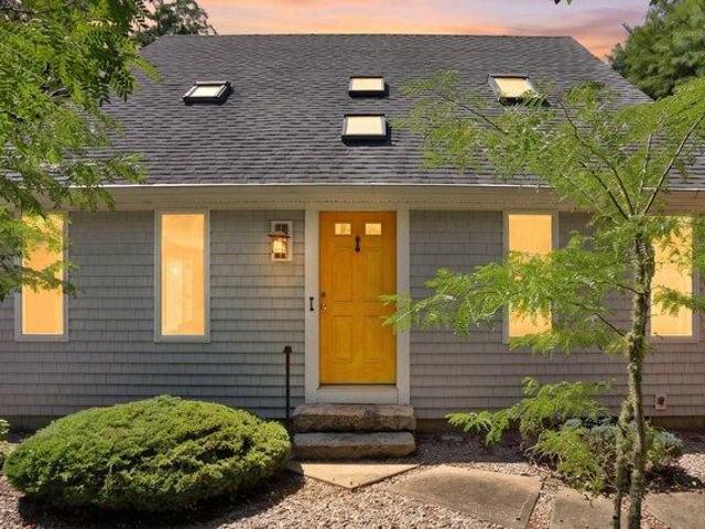 3 bedroom, Falmouth MA 02540 105080555