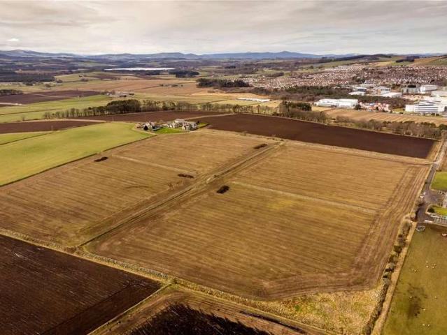 3 Bedroom Farm Commercial