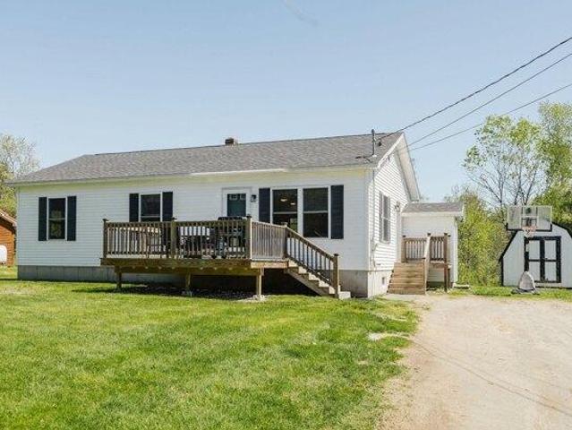 3 bedroom, Farmington ME 04938 102778015