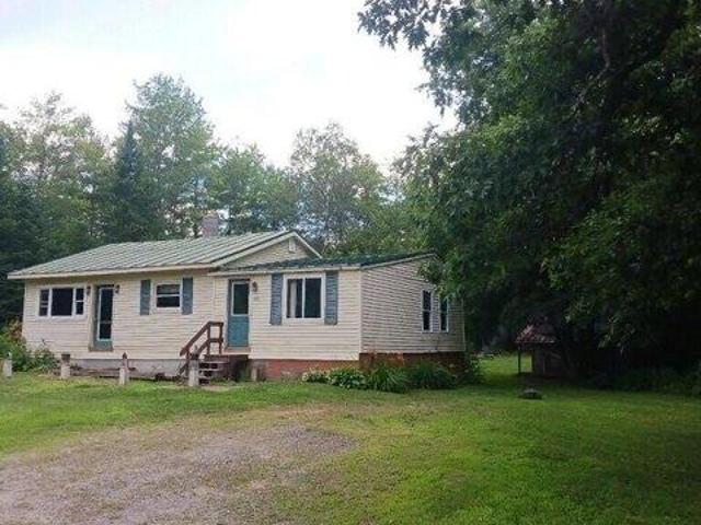 3 bedroom, Farmington ME 04938 104445828