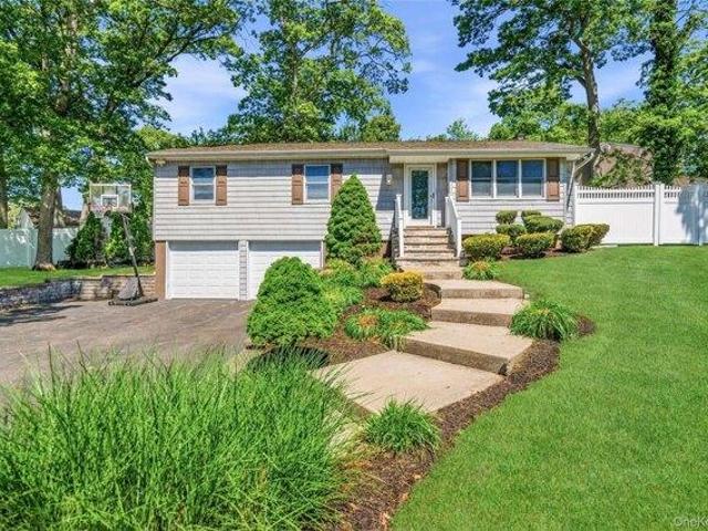 3 bedroom, Farmingville NY 11738 103620382