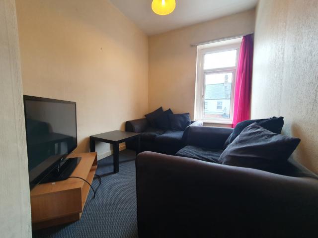 3 bedroom first floor flat to rent