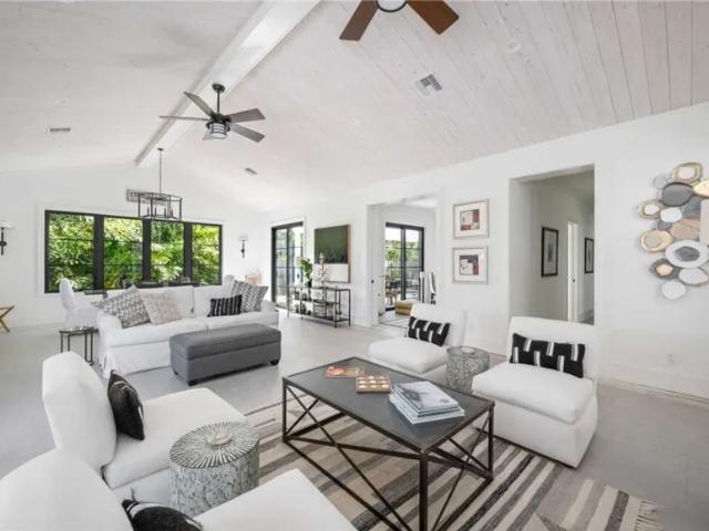 3 bedroom, FL FL 102659216
